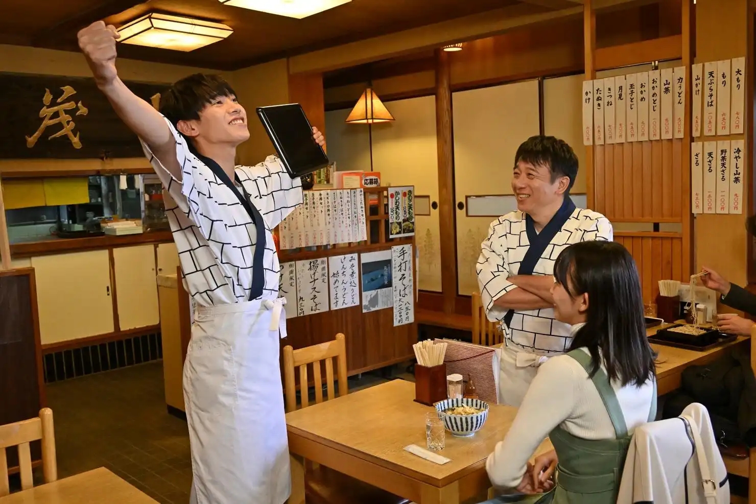 【仮面ライダーギーツ】第13話「謀略Ⅳ：ドライバーを奪還せよ！」の新画像が公開！景和があの蕎麦屋の店員に？