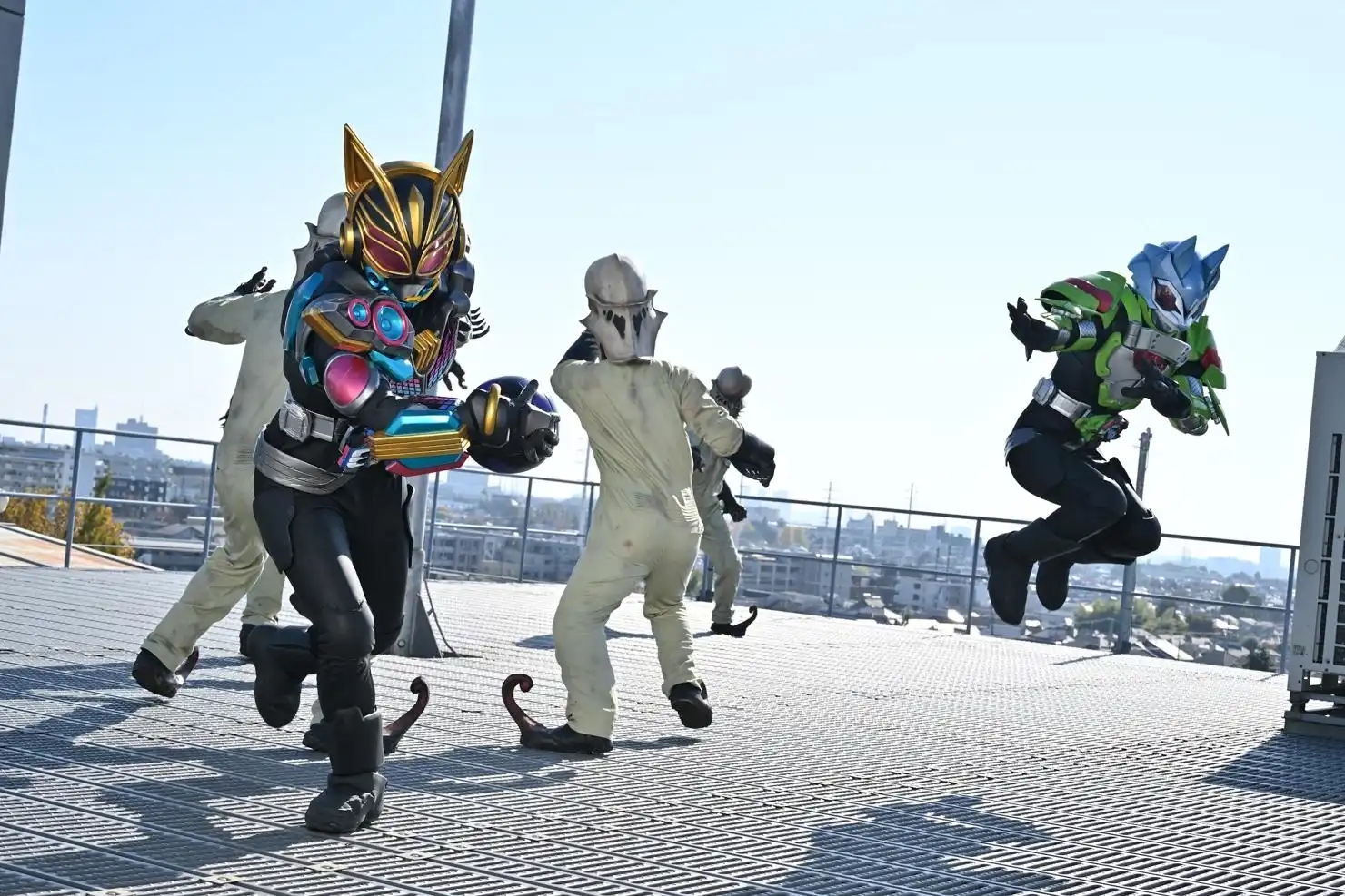 【仮面ライダーギーツ】第18話の新画像が公開！英寿がデザスターを推理？ロポがニンジャフォームに！道長さんが見たものは？